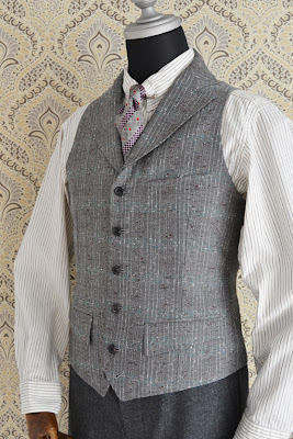 ADJUSTABLE COSTUME: Now accepting applications~3B Pinchback Style 3P-Suit