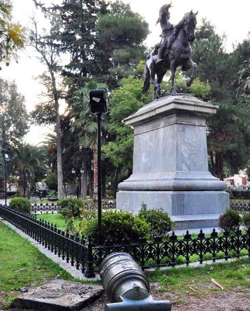 ΕΛΕΟΣ... ΠΡΟΣΠΑΘΗΣΑΝ ΝΑ ΚΛΕΨΟΥΝ ΤΟ ΙΣΤΟΡΙΚΟ ΚΑΝΟΝΙ ΑΠΟ ΤΟ ΑΓΑΛΜΑ ΤΟΥ ...
