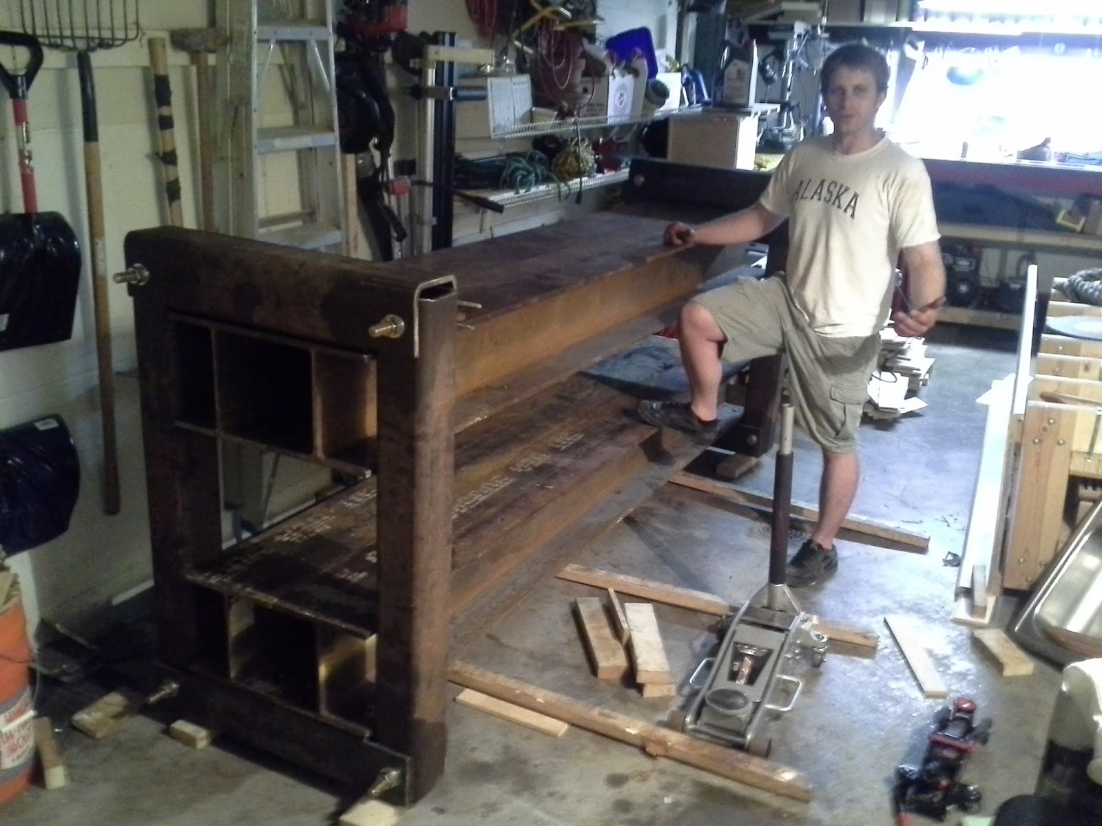 HOLUTA Ski Design: Ski Press: Steel