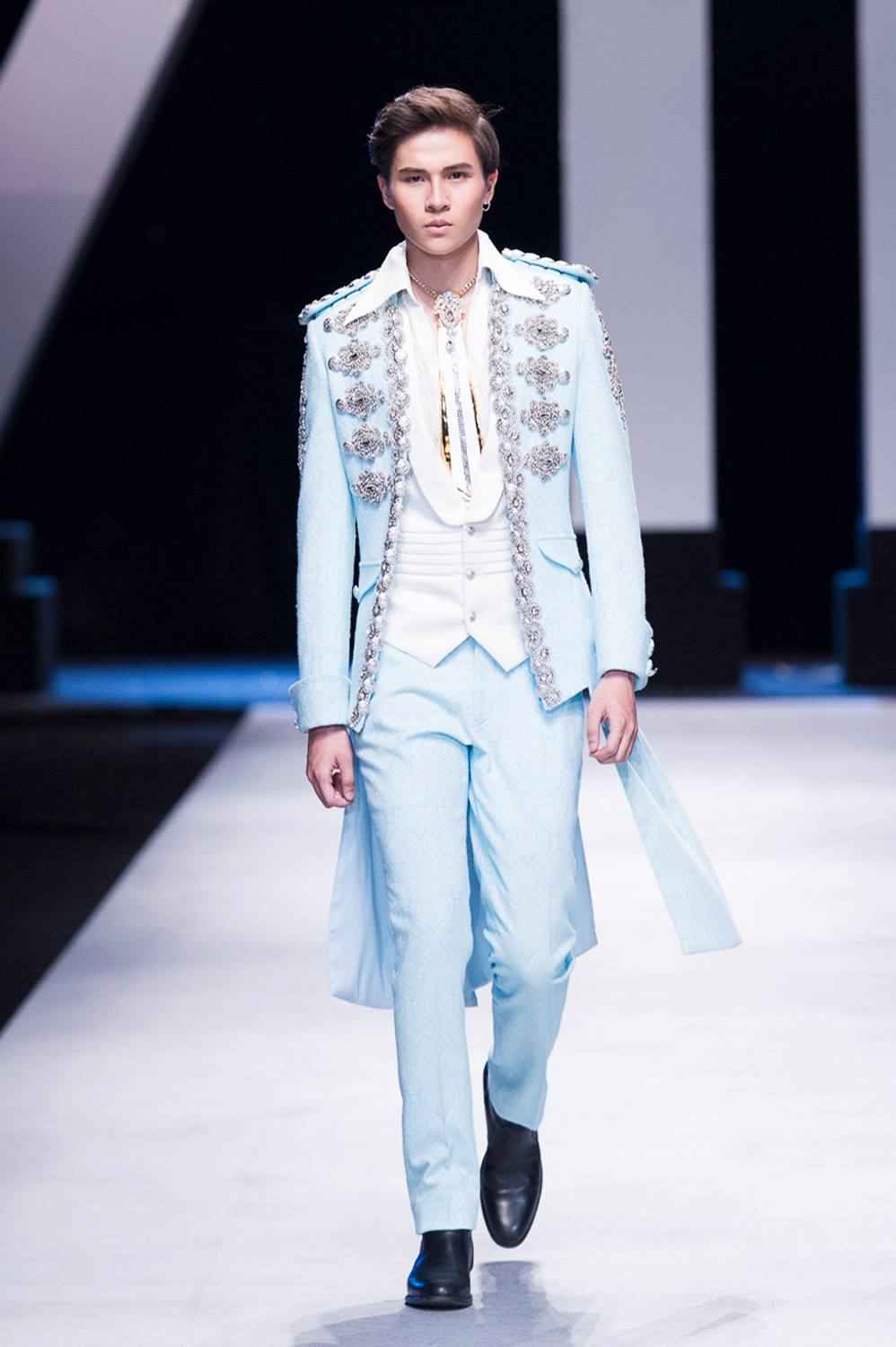 Le Long Dung Spring-Summer 2018 - Vietnam International Fashion Week