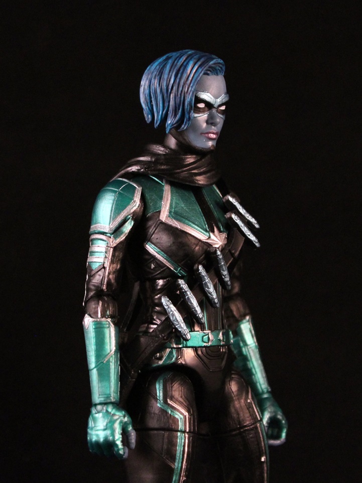 She's Fantastic: Marvel Legends - CAPTAIN MARVEL (STARFORCE)!