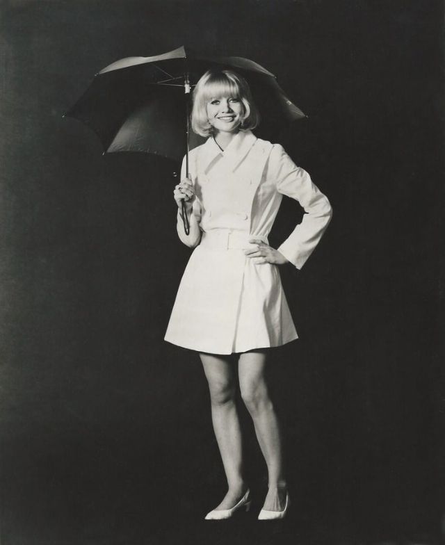 35 Beautiful Photos of Judy Geeson in the 1960s and ’70s ~ Vintage Everyday