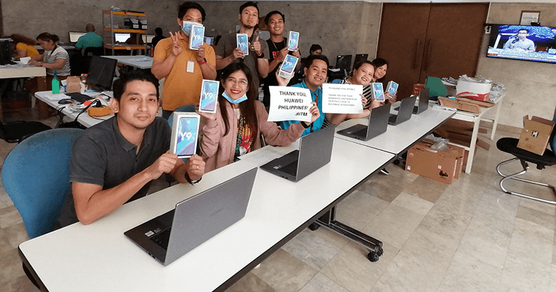 Huawei PH donates laptops and smartphones to RITM
