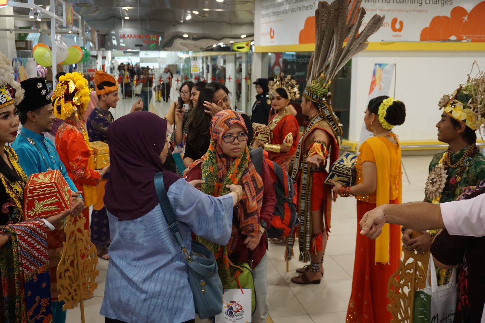 TOURISM MALAYSIA RAI PELANCONG DI PINTU MASUK UTAMA NEGARA SEMPENA ...