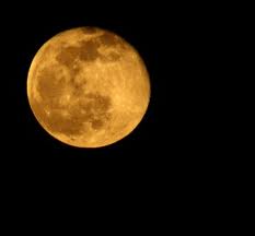 Do-Scientia: bulan punya warna kuning???