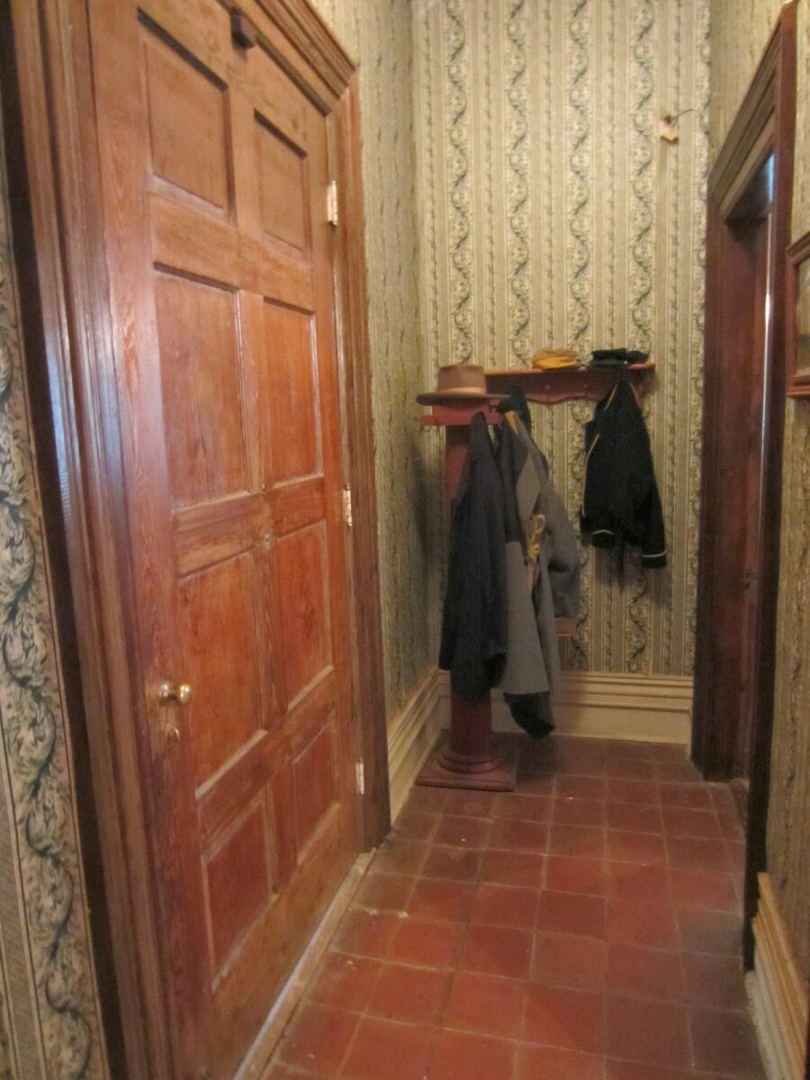 Bird's Yellow House: Antebellum Octagon Hall