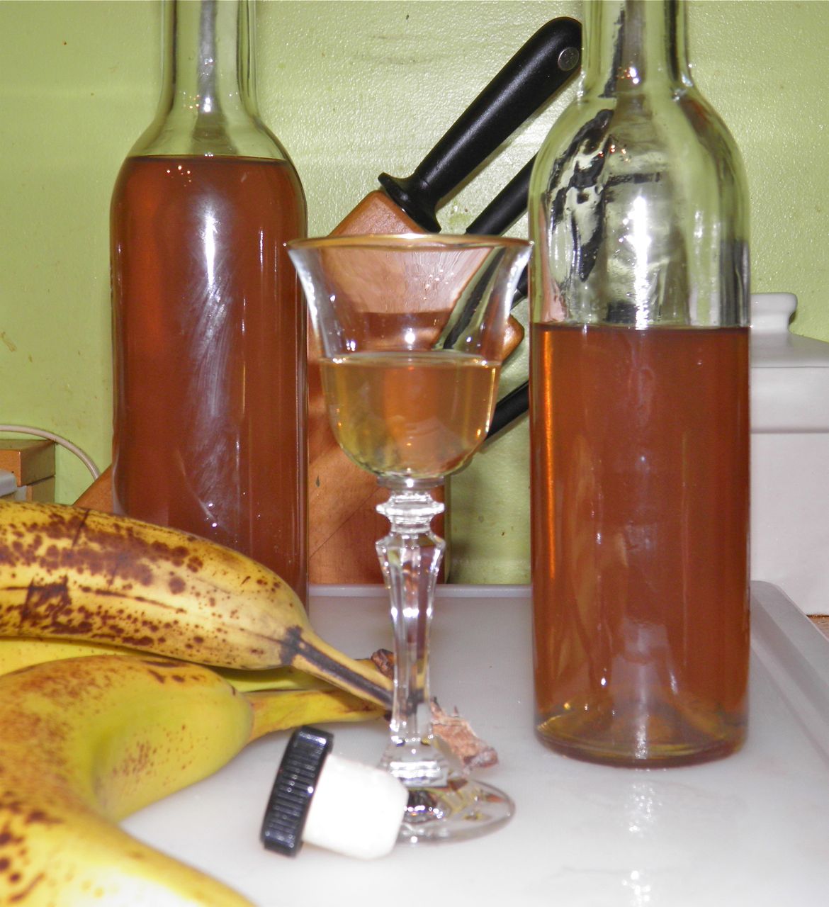 Docaitta Lifestyle: Booze Again: Homemade Crème de banane liqueur