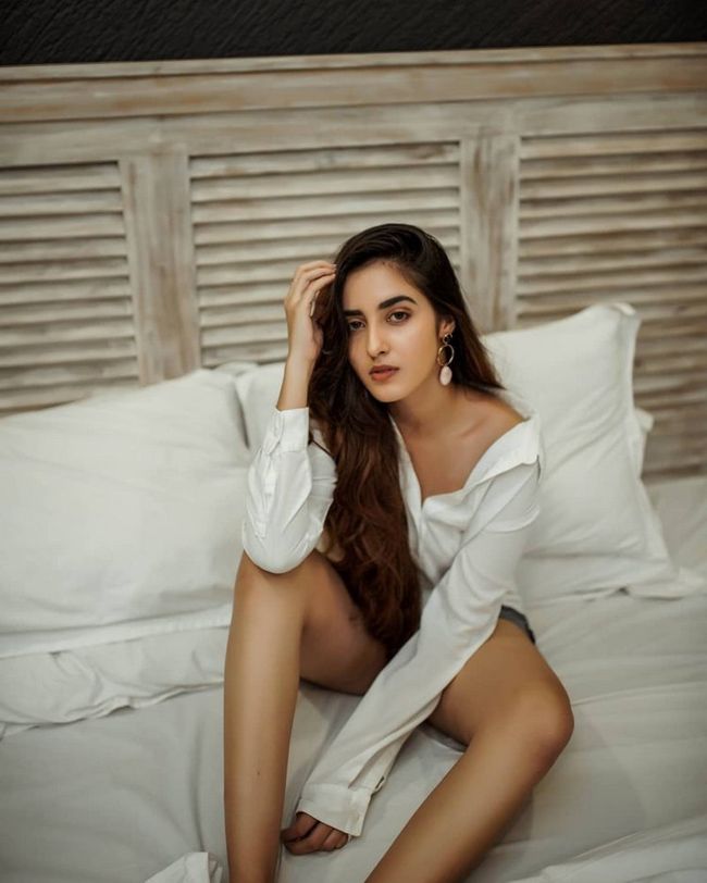 Simrat Kaur Captivating Hot Photoshoot Stills