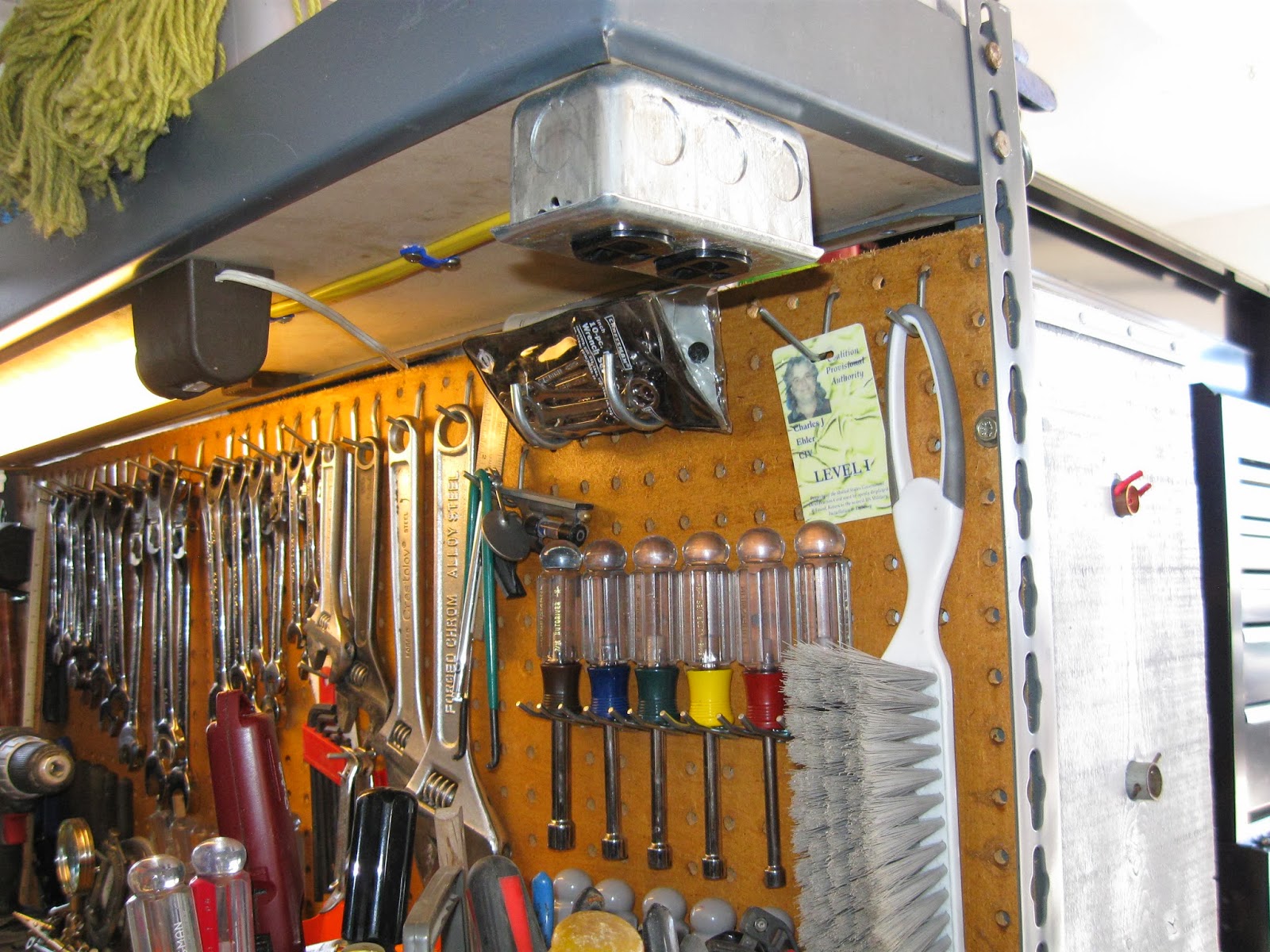 Easy Cheesy Garge: Wiring outlets to the Workbench - Overhead