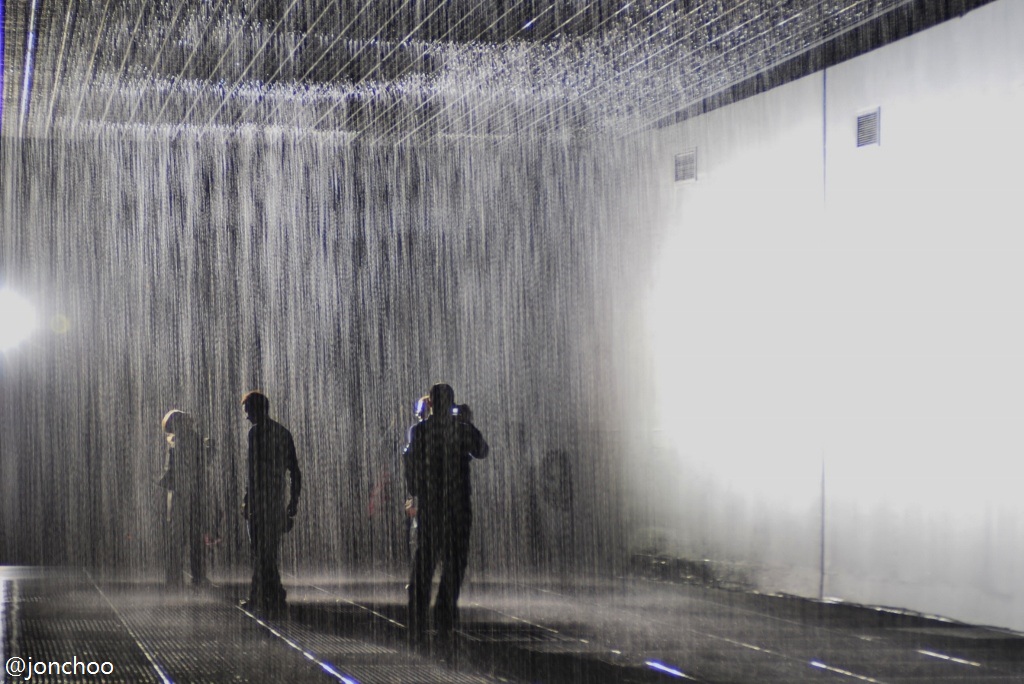 jonchoo: Random International: Rain Room at the Barbican