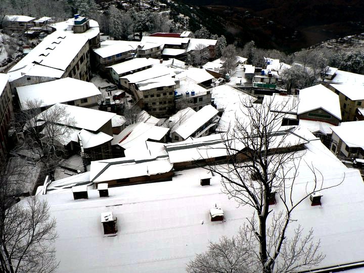 gaddafi: Murree Snow falling in 2011 pictures (Winter Hill Station ...