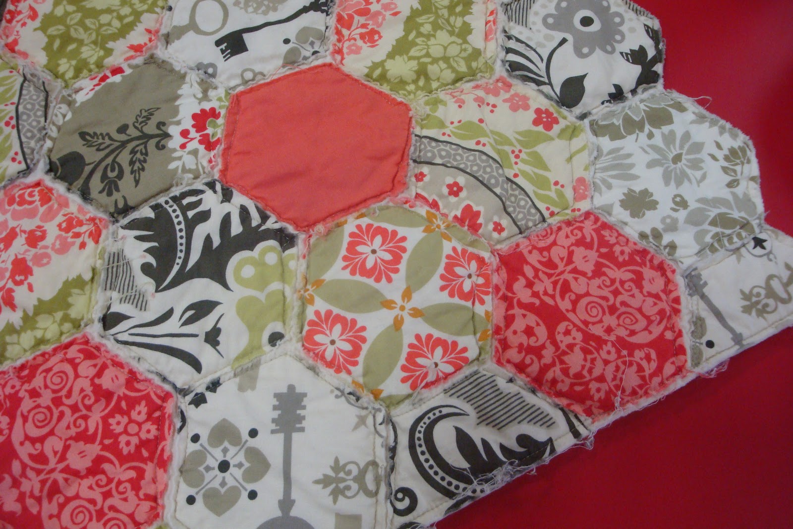 1000+ images about hexagon quilt on Pinterest | Hexagon quilt, Hexagons ...