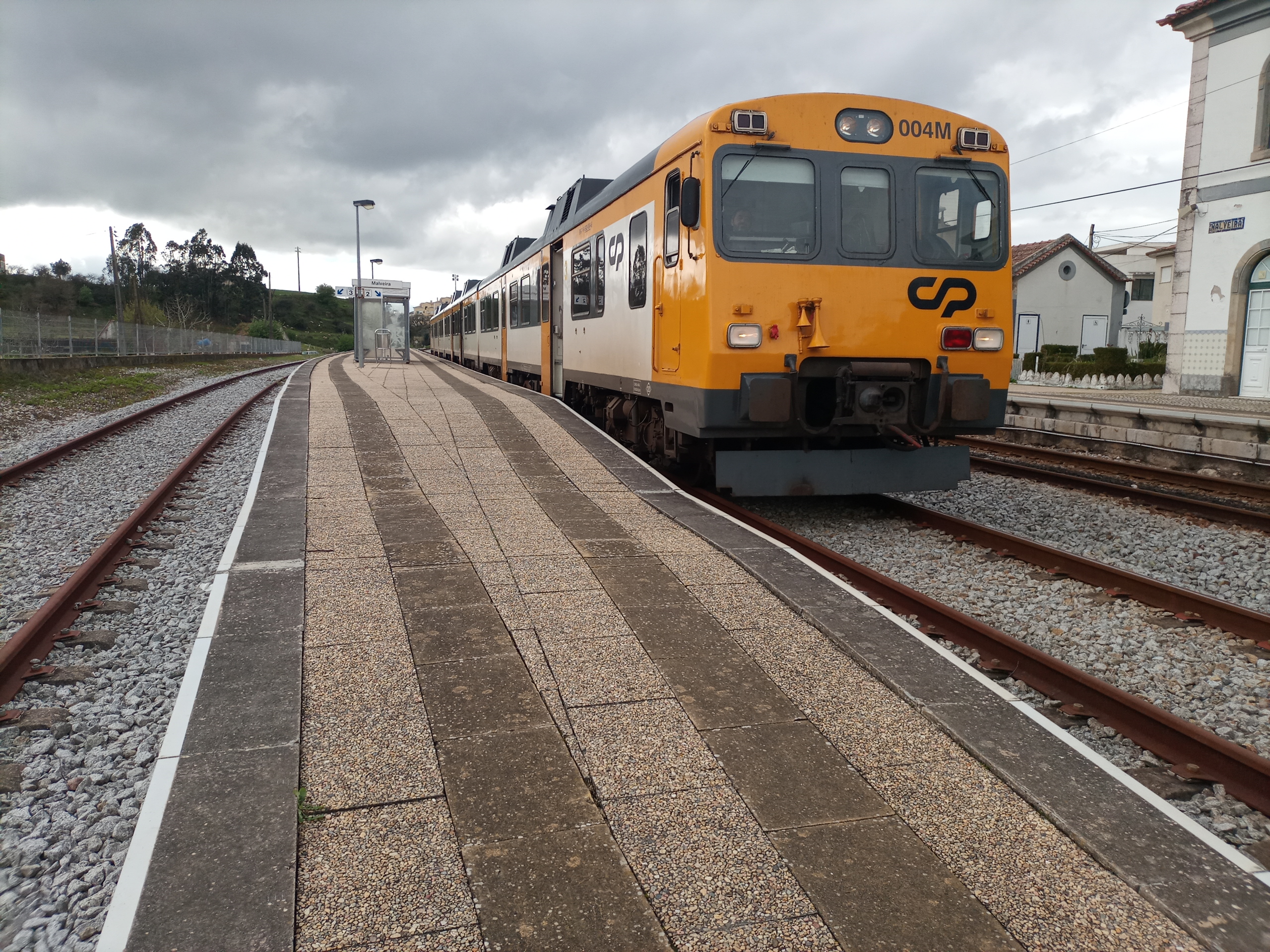 Apeadeiro das Virtudes: AUTOMOTORA CP SERIE 592 , CONHECIDA POR CAMELOS ...