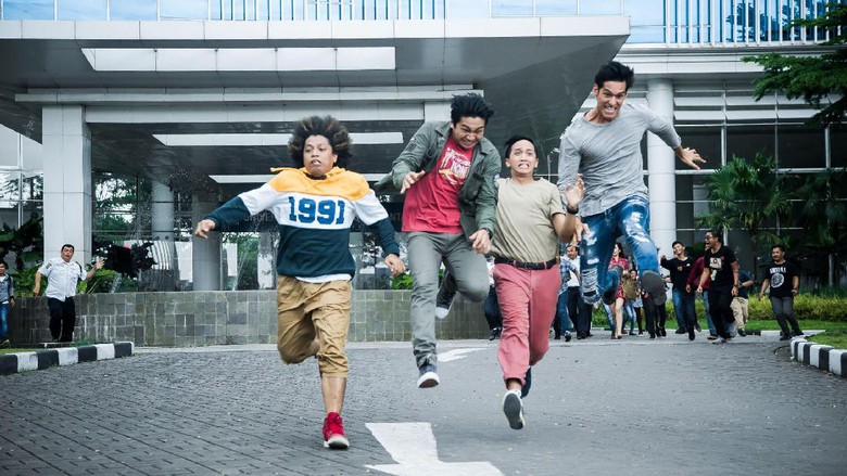 CineTariz: REVIEW : JOMBLO (2017)