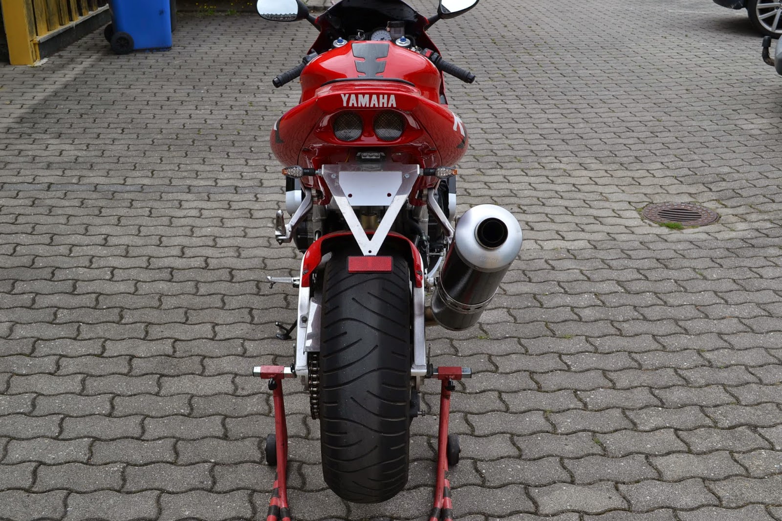 gebrauchte Motorräder + Schraubertipps : Yamaha YZF-R1 Typ RN01 in rot unfallfrei!!!