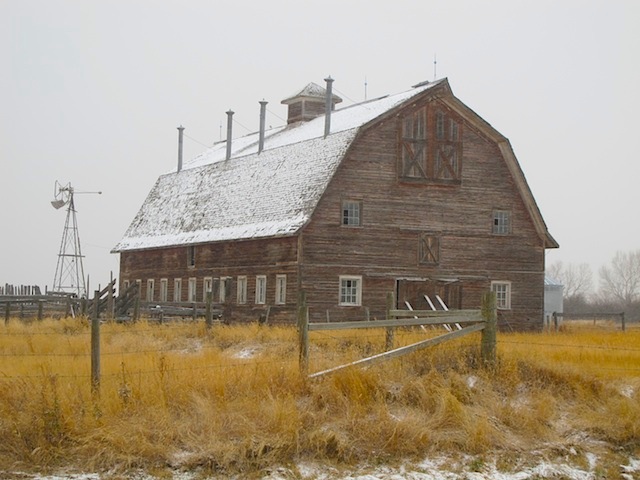 Little Mid Century Modern House on the Prairie: The Prairie Barn