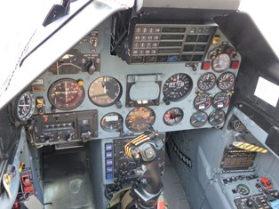 Desarrollo y Defensa: Francia recibe el primer “Alpha Jet” modernizado