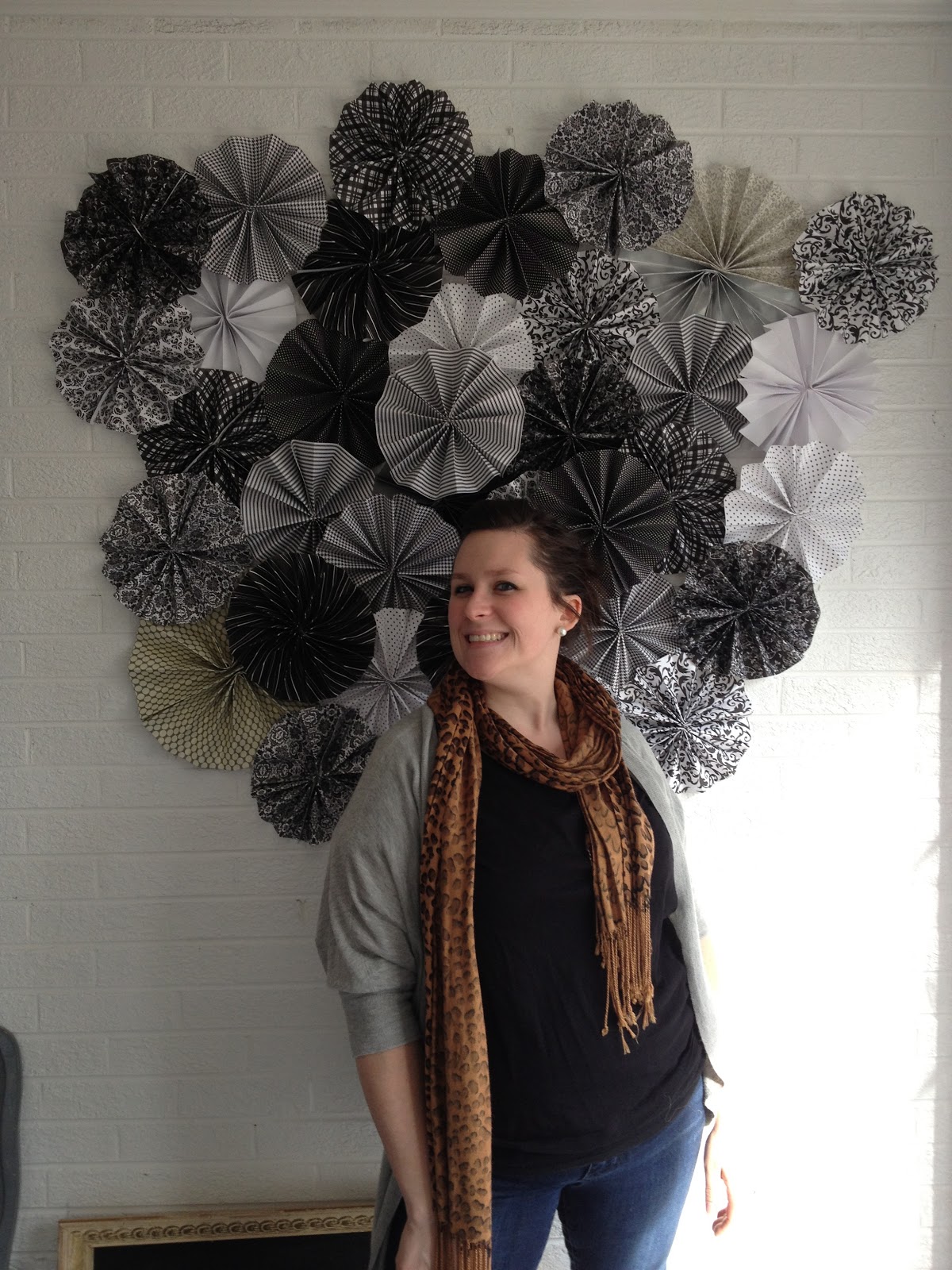 honeysuckle: DIY Paper Fan Party Backdrop