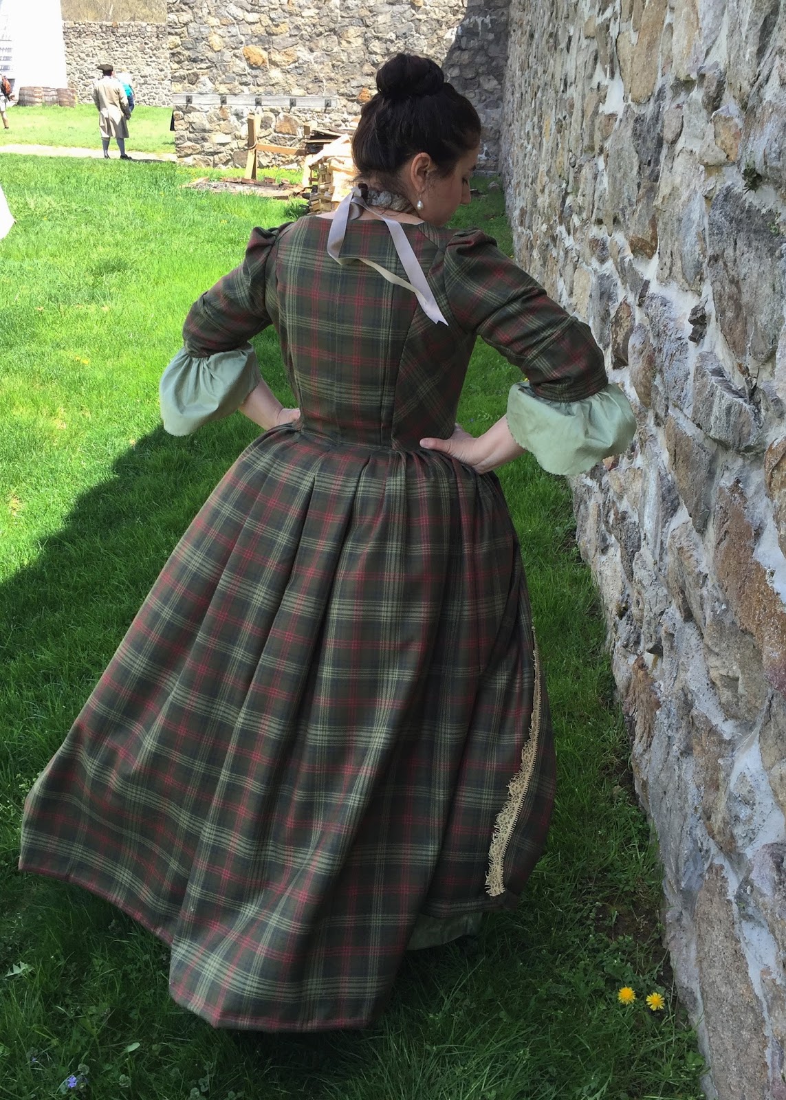 Maggie's Costume Wardrobe: Outlander "The Gathering" gown