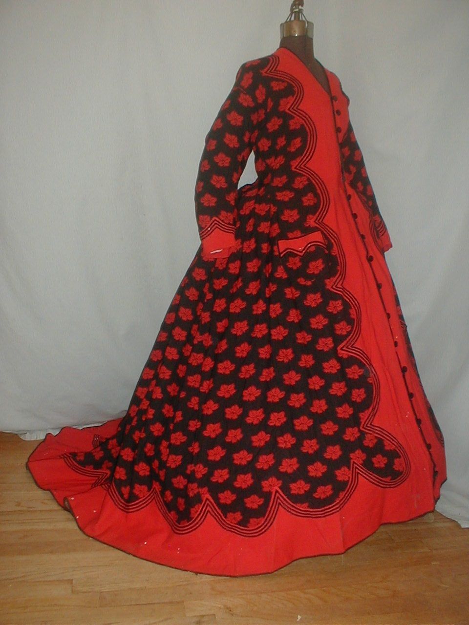 All The Pretty Dresses: Mid 1860's Red and Black Wrapper Gown