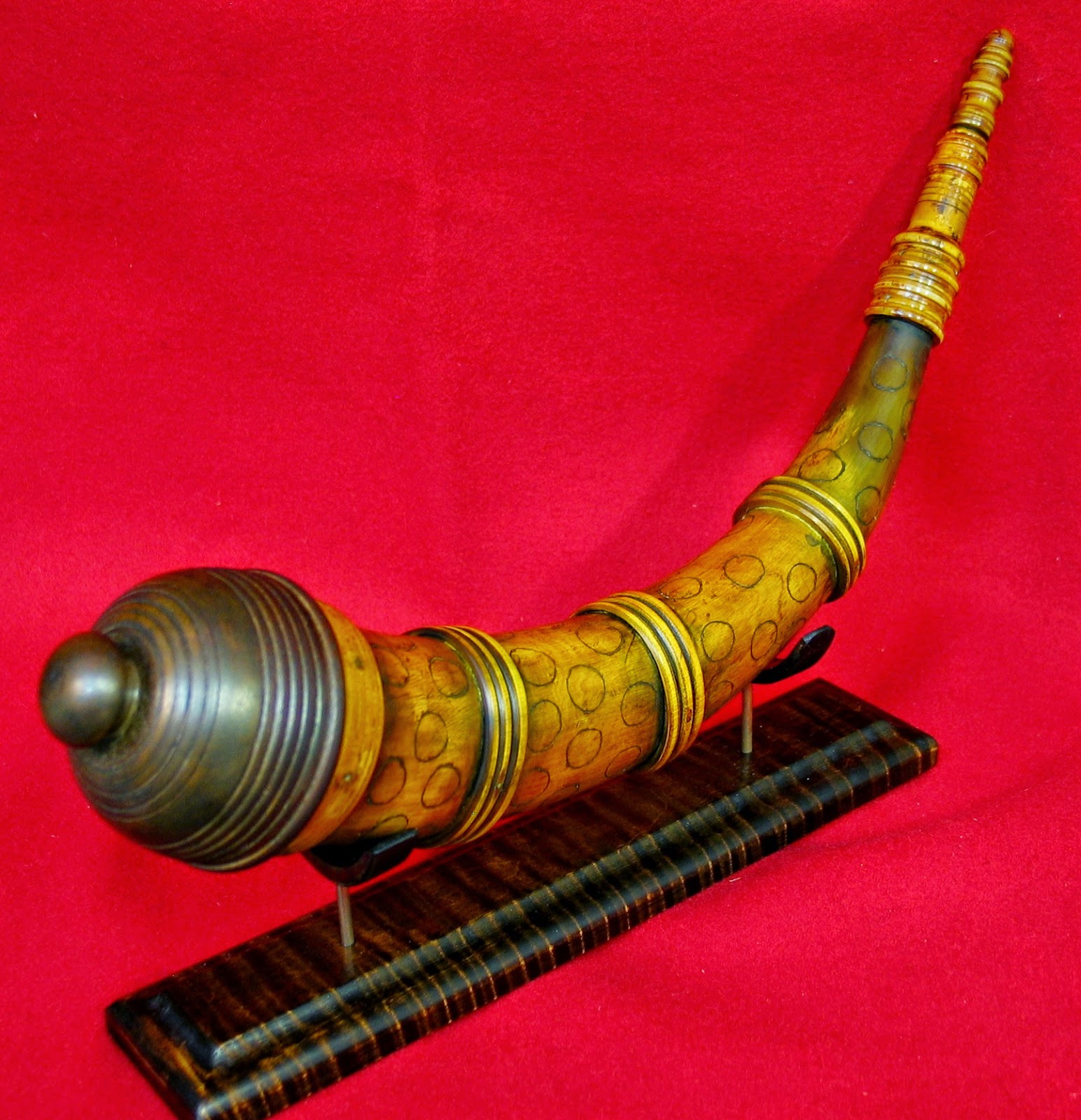 Contemporary Makers: Southern Banded Powder Horn by Kevin Hart