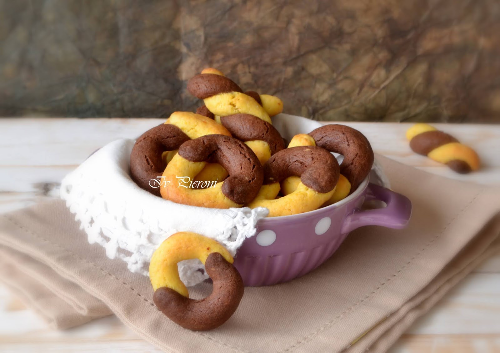 С нож и вилица в ръка: Бисквитки Прегръдки - Biscotti Abbracci