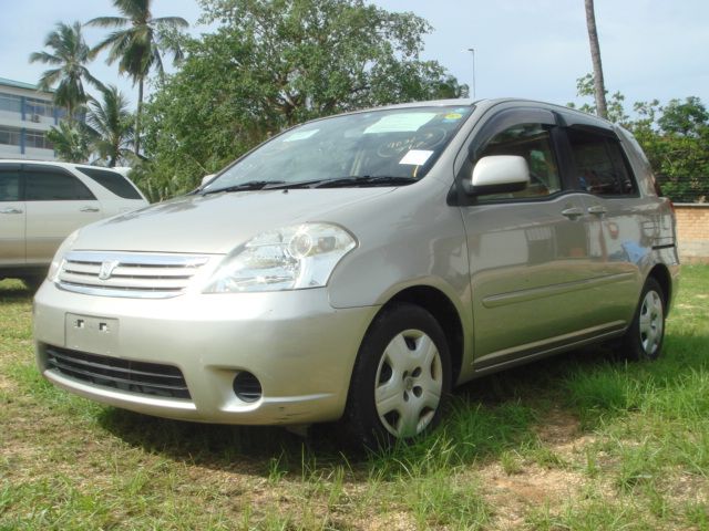Easy Motors: 2004 Toyota RAUM new model