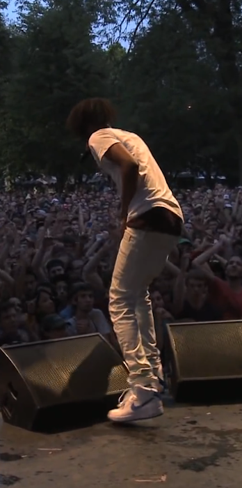 Celeb Saggers: Danny Brown Sagging with His Top Button Undone