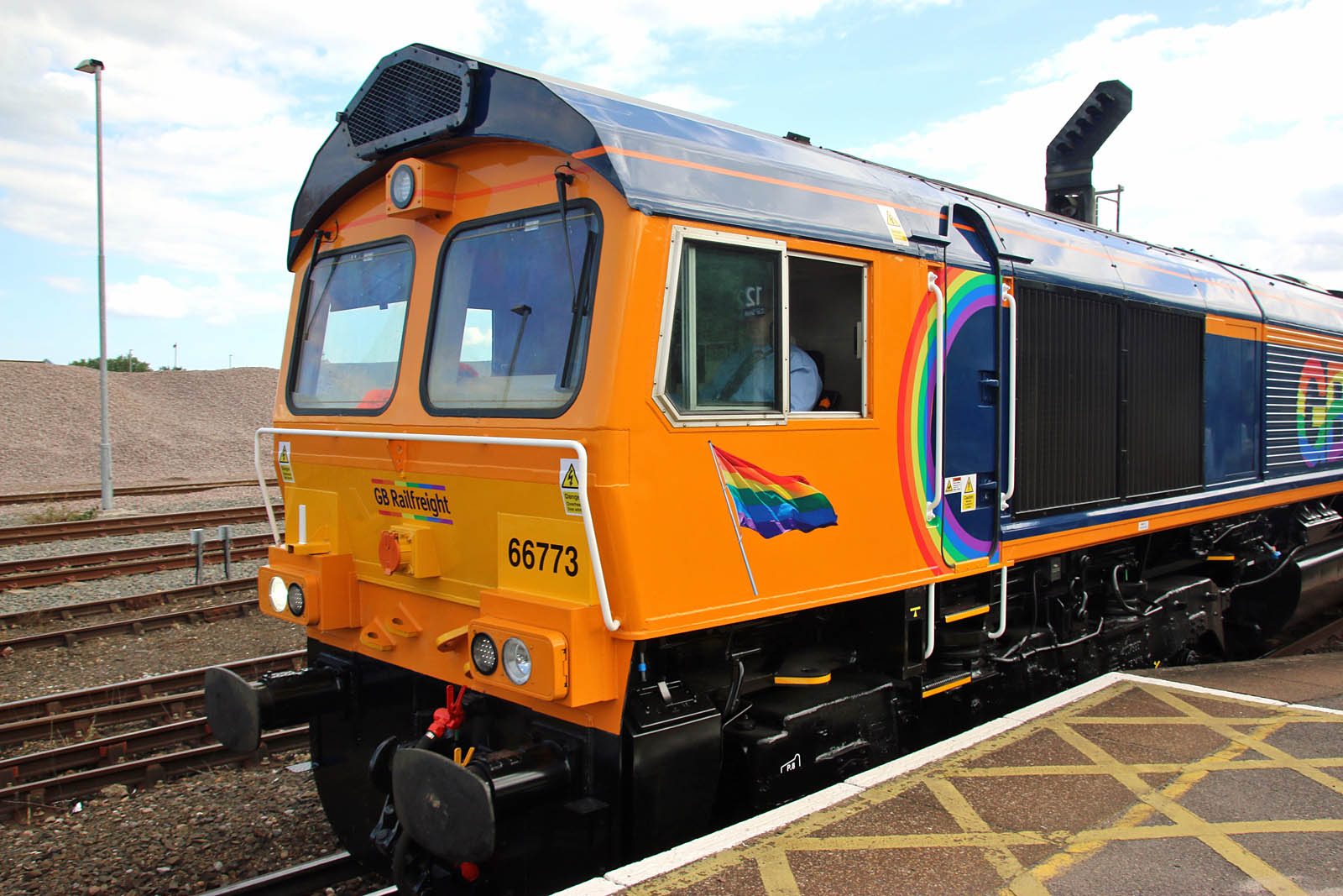 47s and other Classic Power at Southampton: 66773 named 'Pride of GB ...