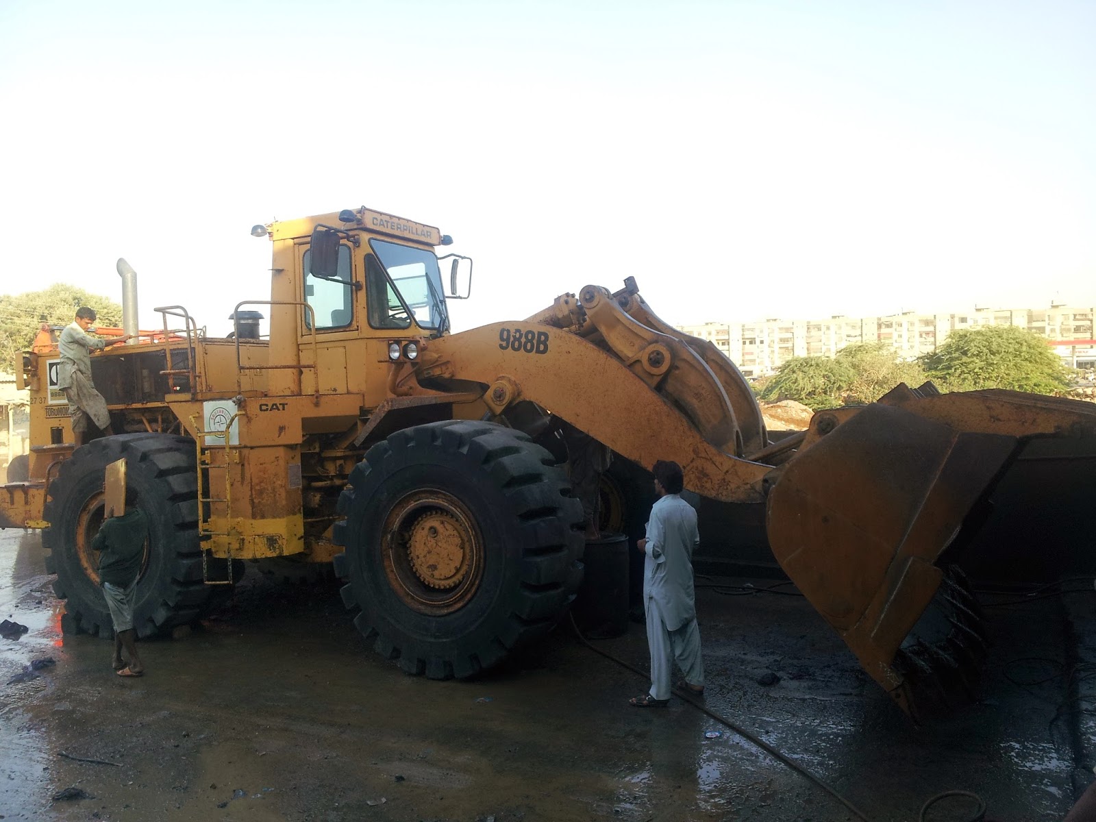 RAFIQ BROTHERS : CAT 988B Wheel Loader for sale in Karachi Pakistan