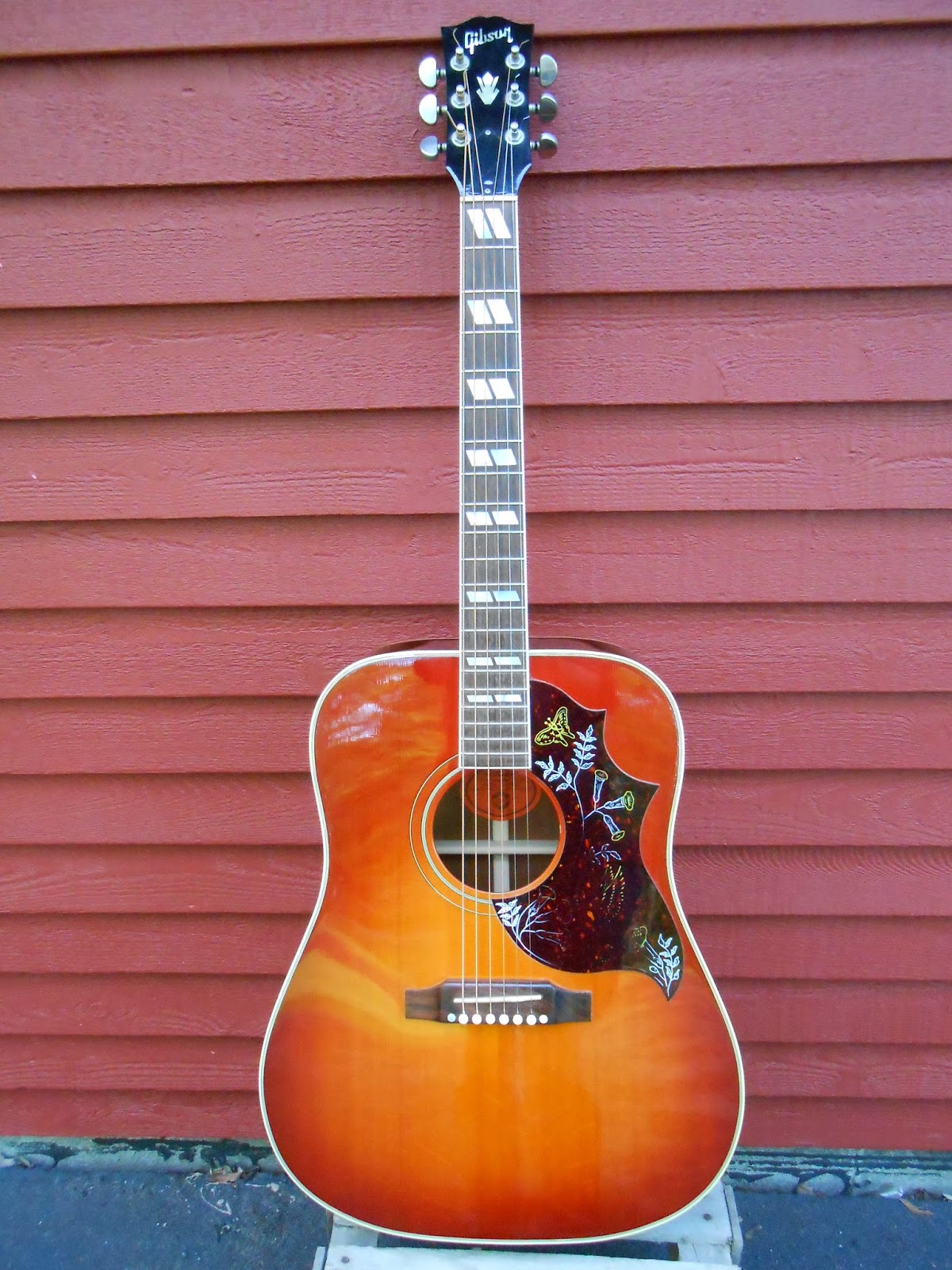 Your Grandpa's Guitar: Gibson Hummingbird