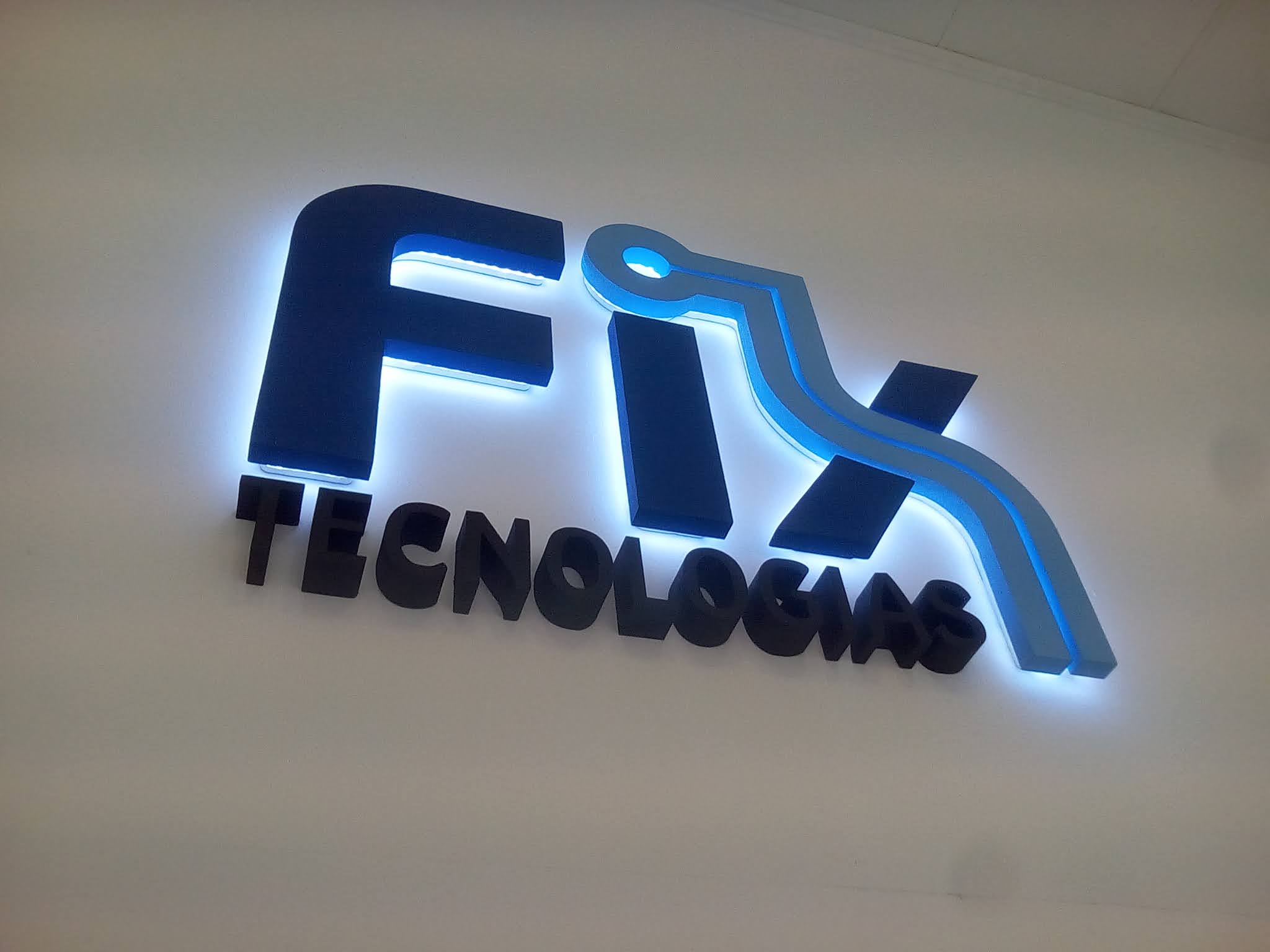 Grafikard Rosario: Letras Corpóreas luminosas