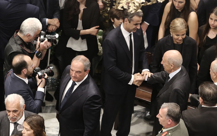 ΠΡΕΖΑ TV ©: Όλη η εγχωρια διαπλοκη παρηλασε στη κηδεια του Κωνσταντινου ...