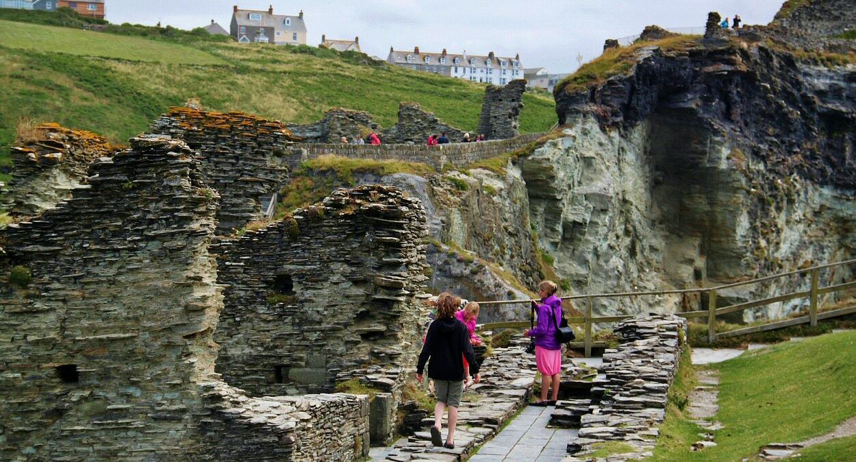 Tintagel, King Arthur's Castle, England (with Map & Photos)