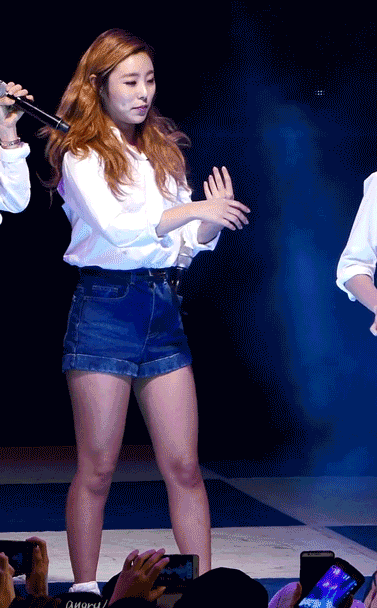 물마시고싶은데 못마셔서 속상한 마마무 휘인.GIF - 걸그룹 갤러리 - 에펨코리아