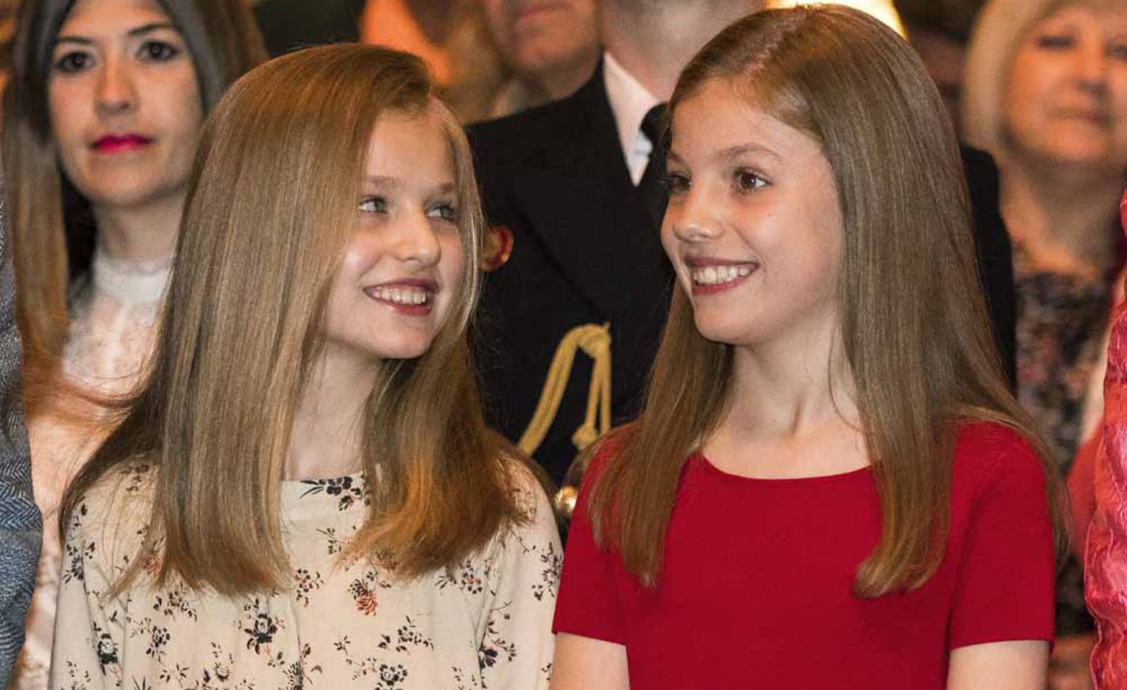 Princesa Leonor e Infanta Sofia: Leonor y Sofia en la Misa de Pascua