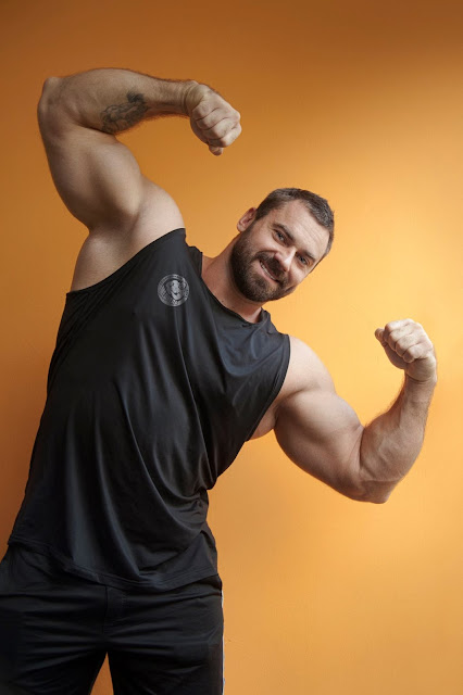 Muscle Lover: Russian Classic Physique bodybuilder Mikhail Maslov