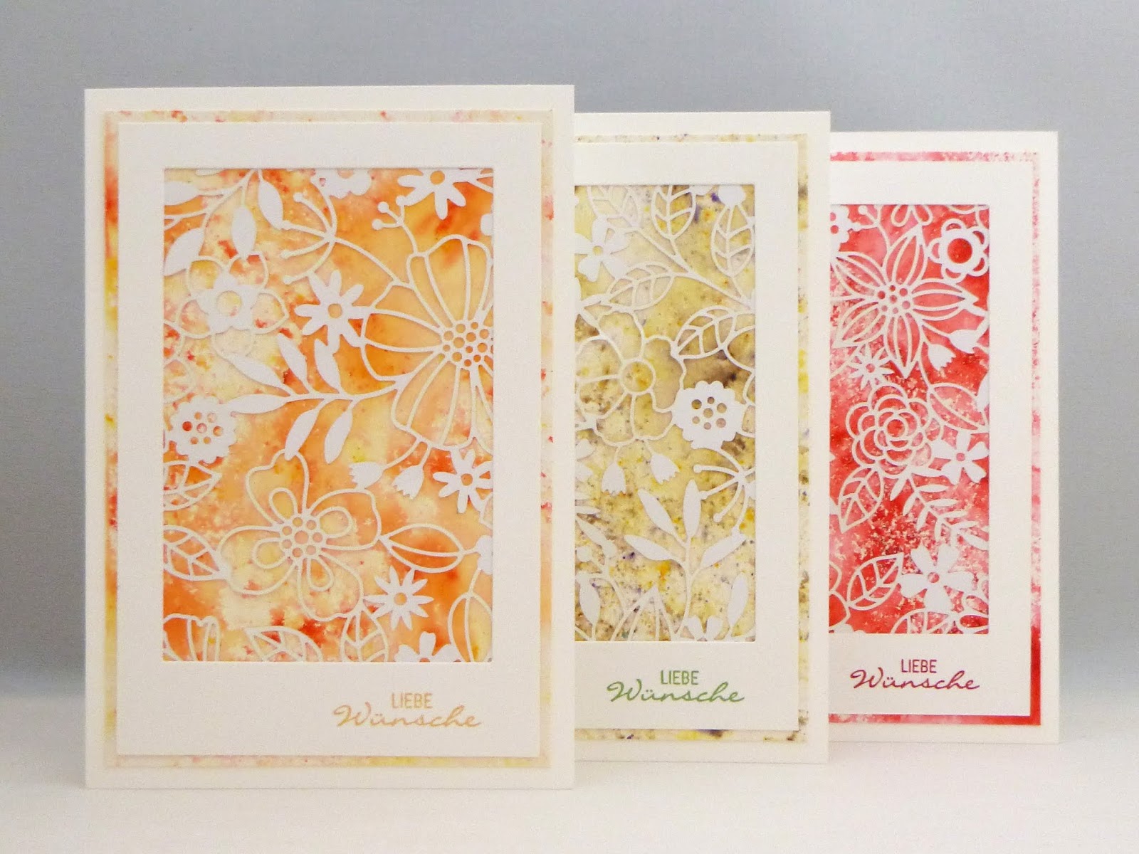 Sabines Basteltisch : Filigranes Papier auf Brushohintergrund