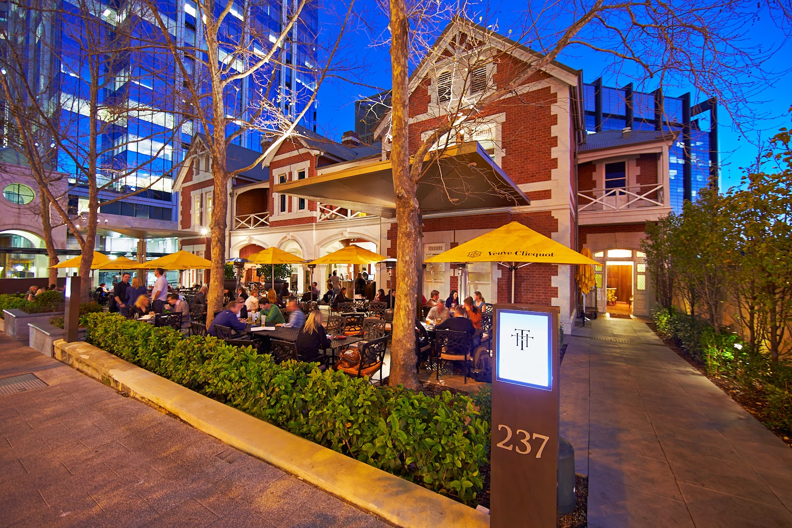 Gourmet on the Road: Travelling, eating and drinking with Winsor Dobbin ...