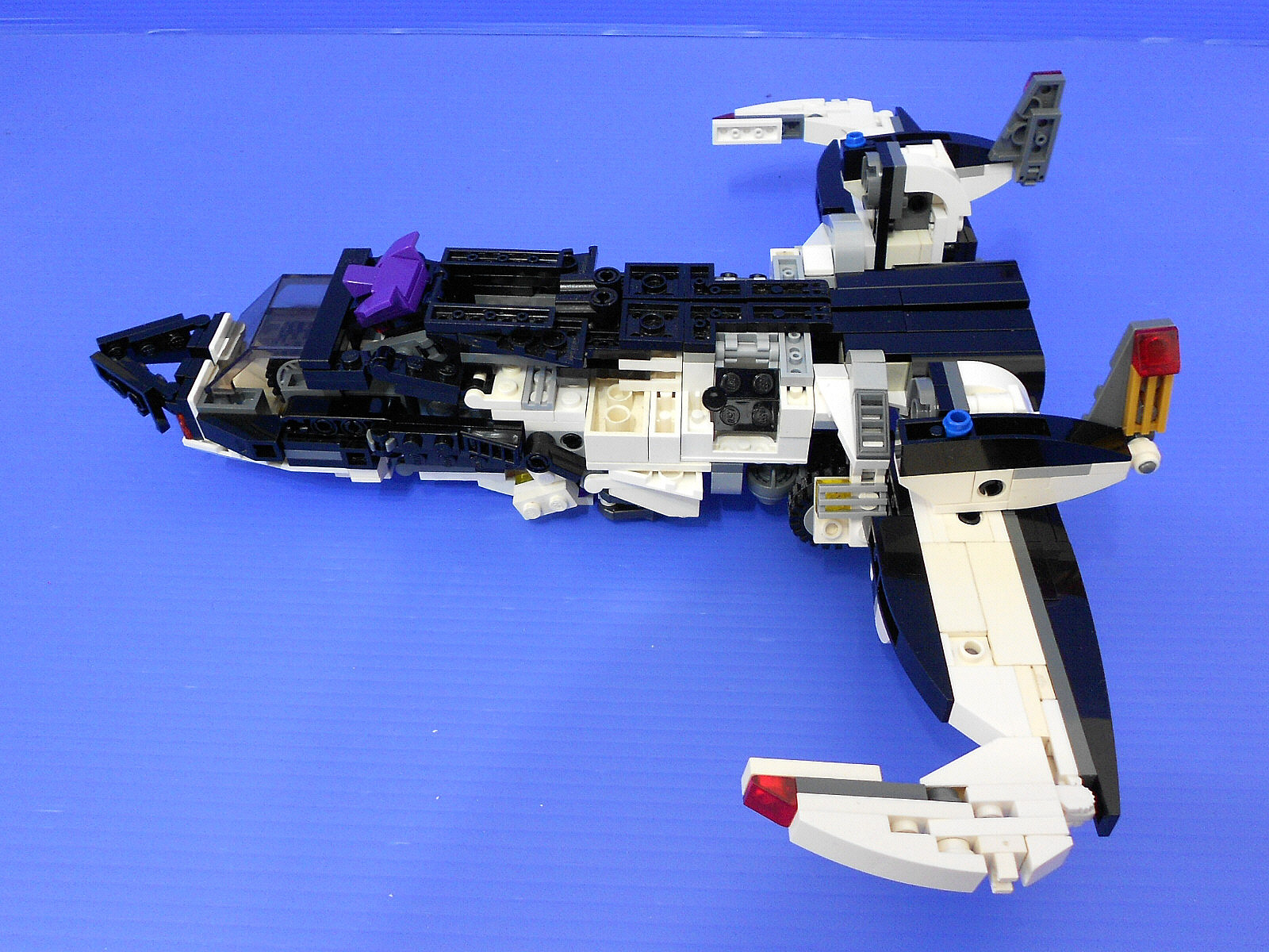 Alanyuppie's LEGO Transformers: LEGO "Fall of Cybertron" Octane (Triple ...