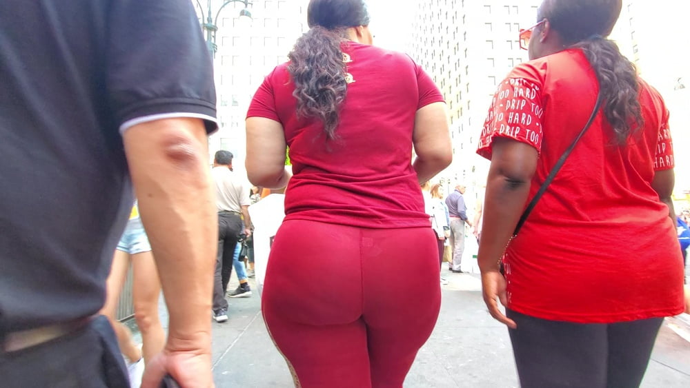 Caderona y nalgona en leggins rojos fotos candid | Mujeres bellas en la ...