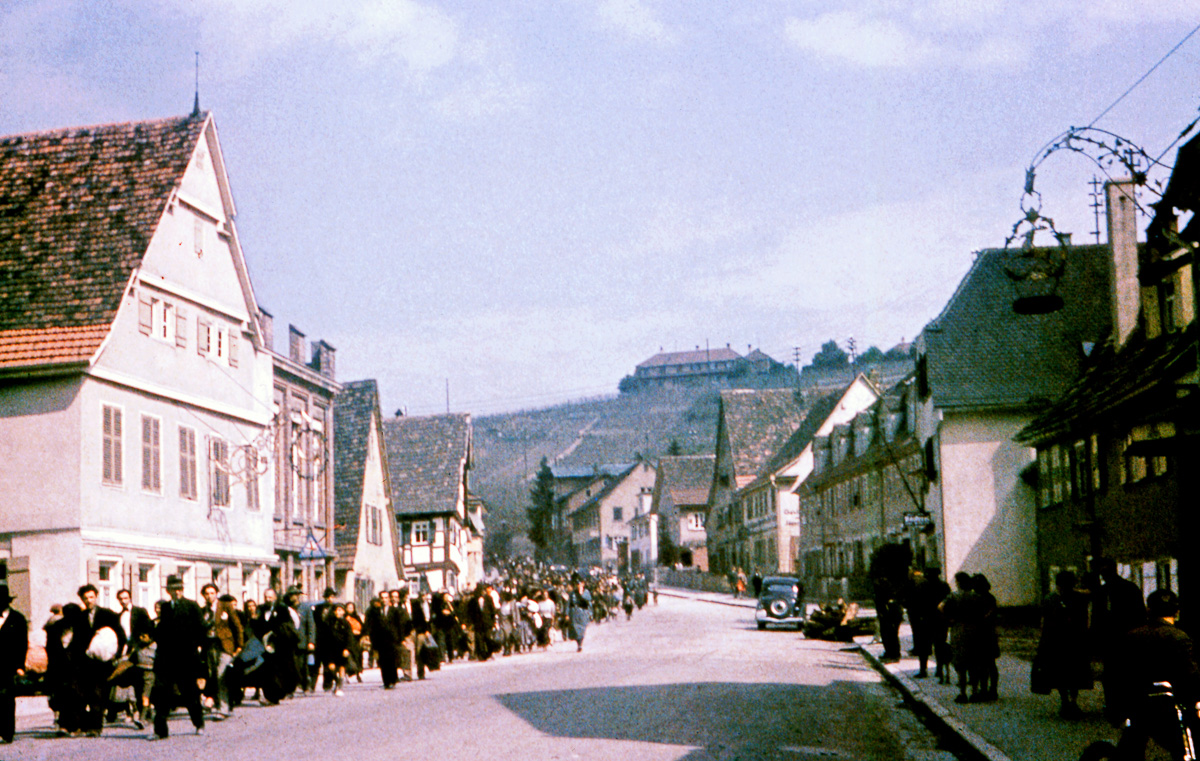 Rare Color Photos of the Nazi Regime Isolate and Eventually Destroy the ...