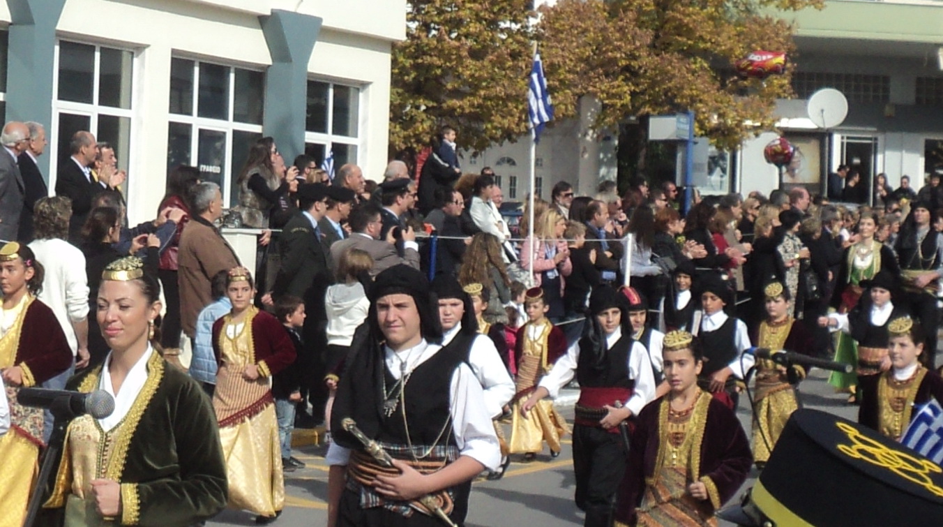 Με μεγάλη συμμετοχή του κόσμου και χωρίς παρατράγουδα έγινε η παρέλαση ...