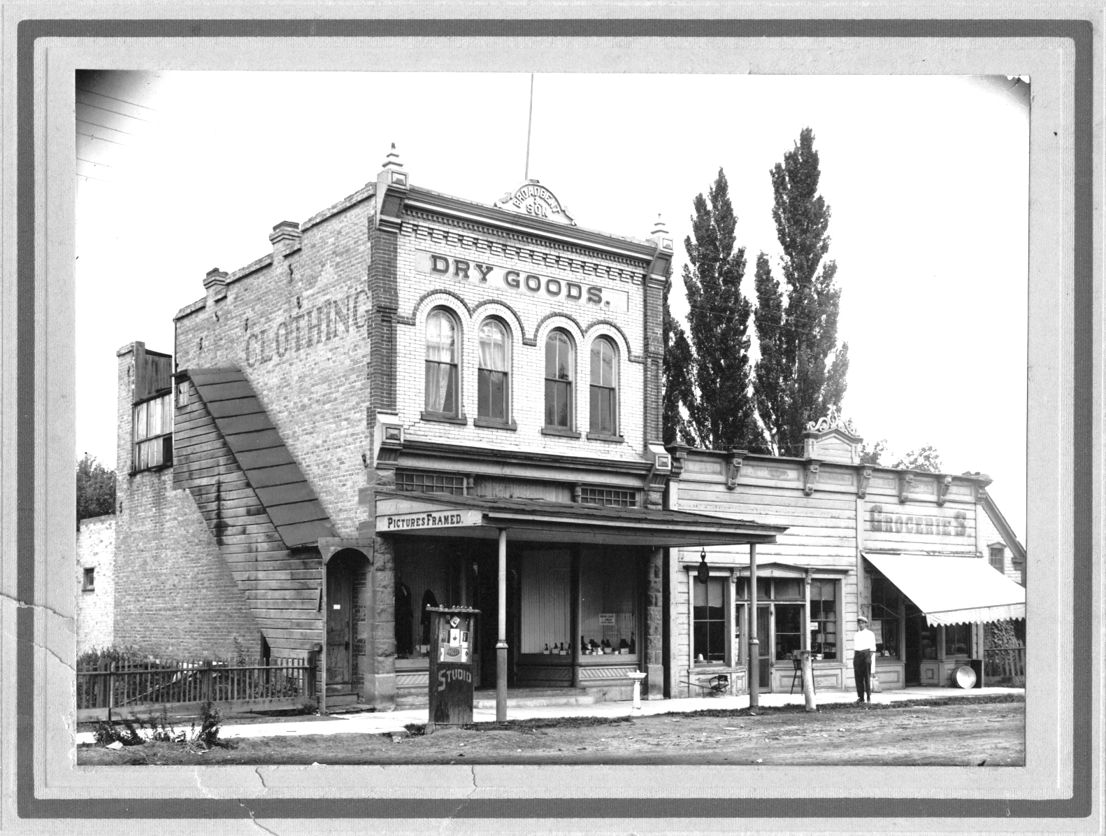 Broadbent's Quilting Chicks: About Us