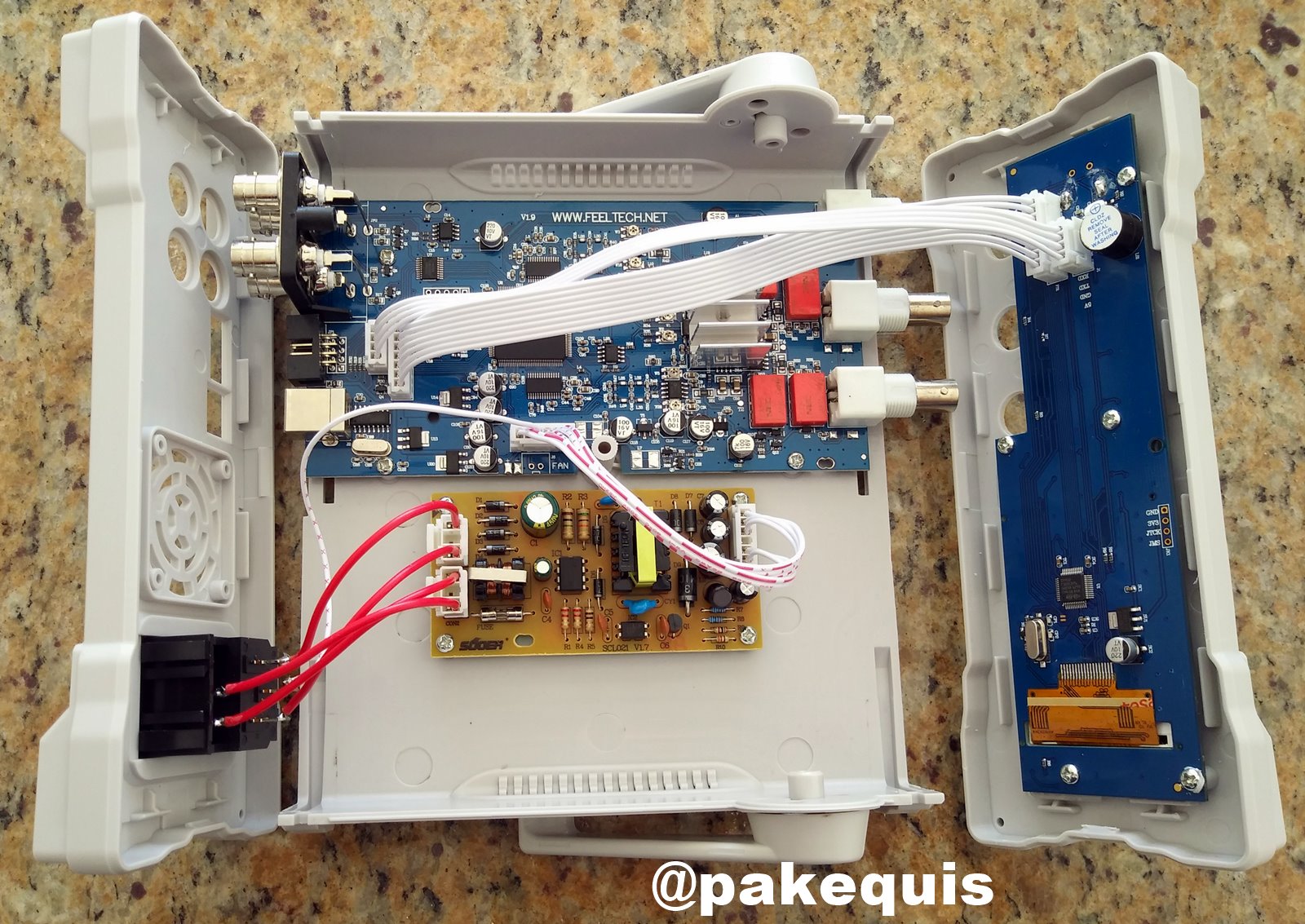 Pakéquis: Por dentro de um gerador de funções arbitrárias Feeltech FY6900