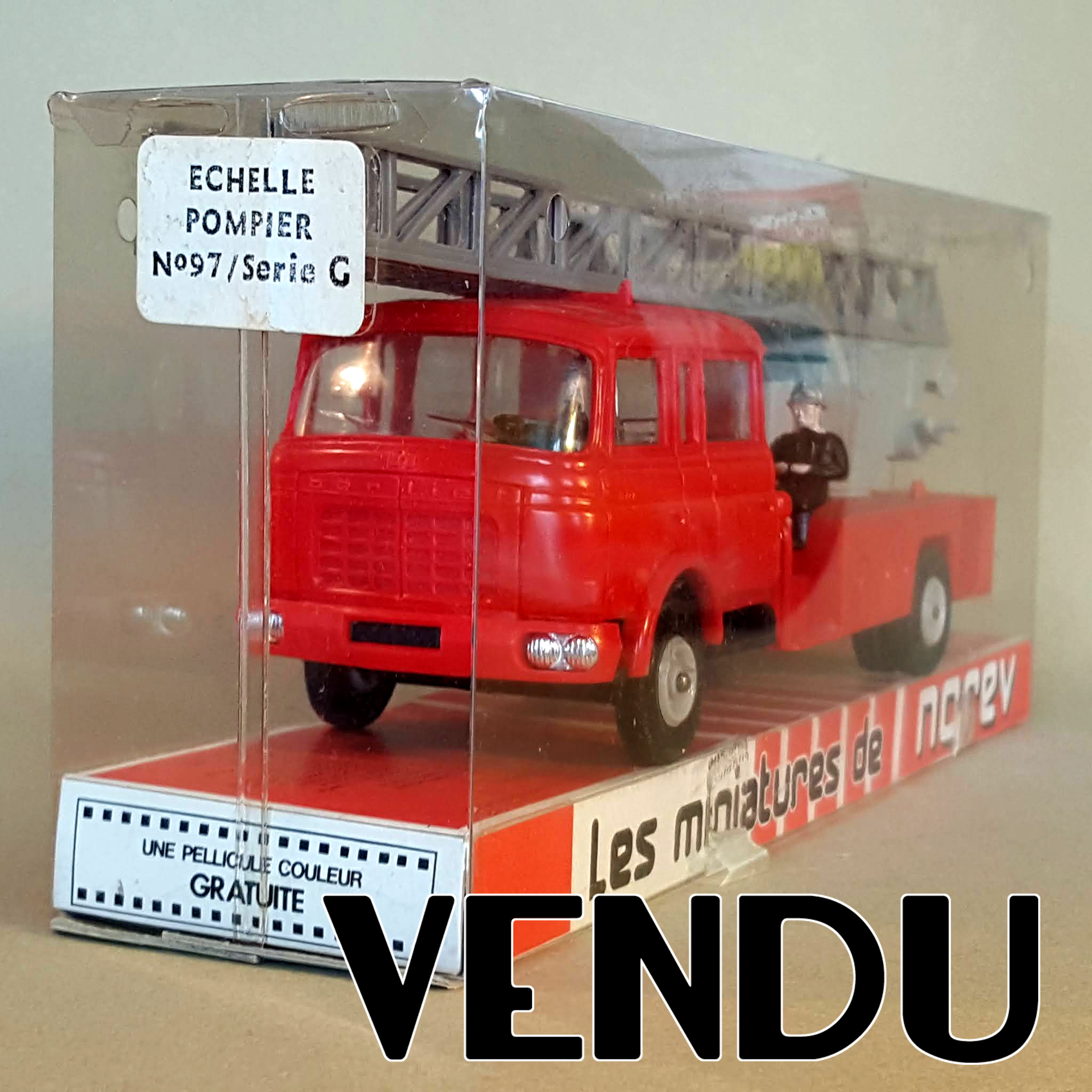 AU JOUET PARISIEN: Norev Modèle n° 97 Berliet GBK 18 Pompier Grande Échelle