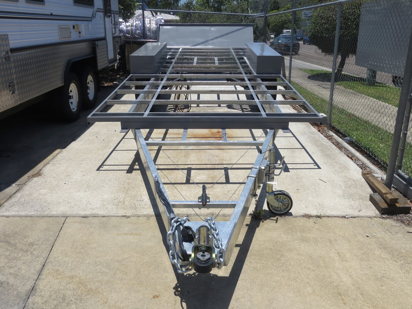 Life with the Bushtracker: The Bushtracker being Built