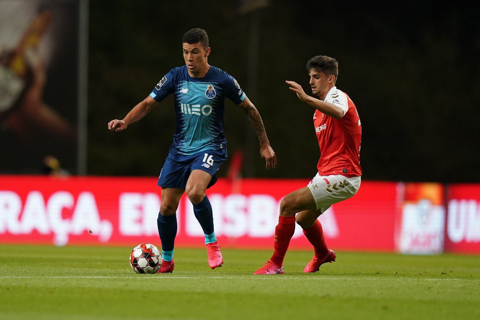 MATHEUS URIBE ANOTÓ PERO SALIÓ LESIONADO CON LUIS DÍAZ EN EL PORTO ...