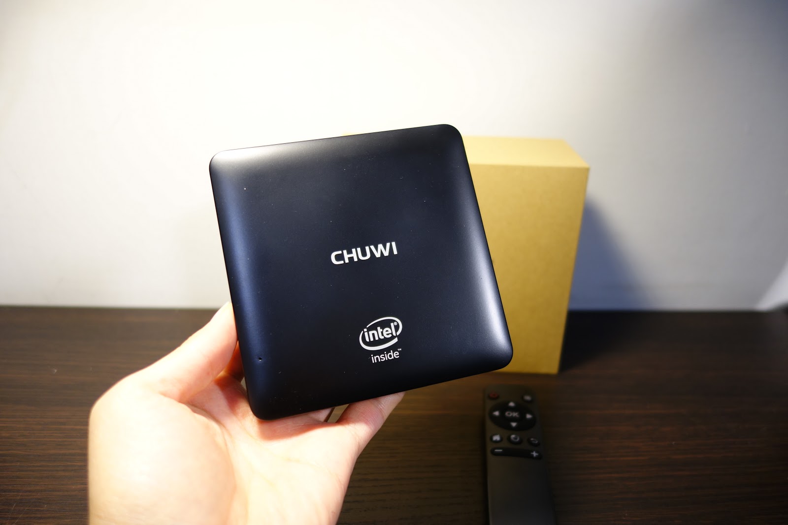 FDZ平板交流網: 馳為 HiBox hero 小巧輕便雙系統TVBOX開箱(是安卓電視盒也是PC主機)