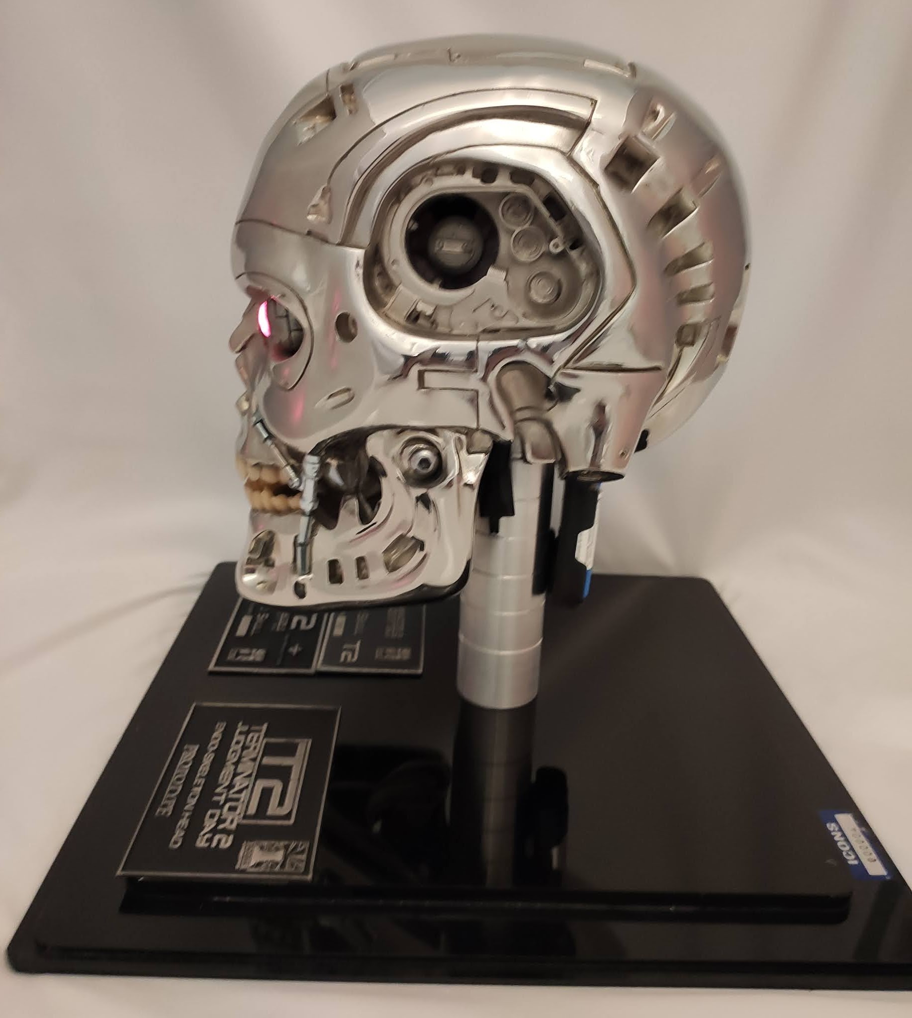 THE ICONS AUTHENTIC REPLICAS MUSEUM: Icons Terminator 2 Endo Skull ...